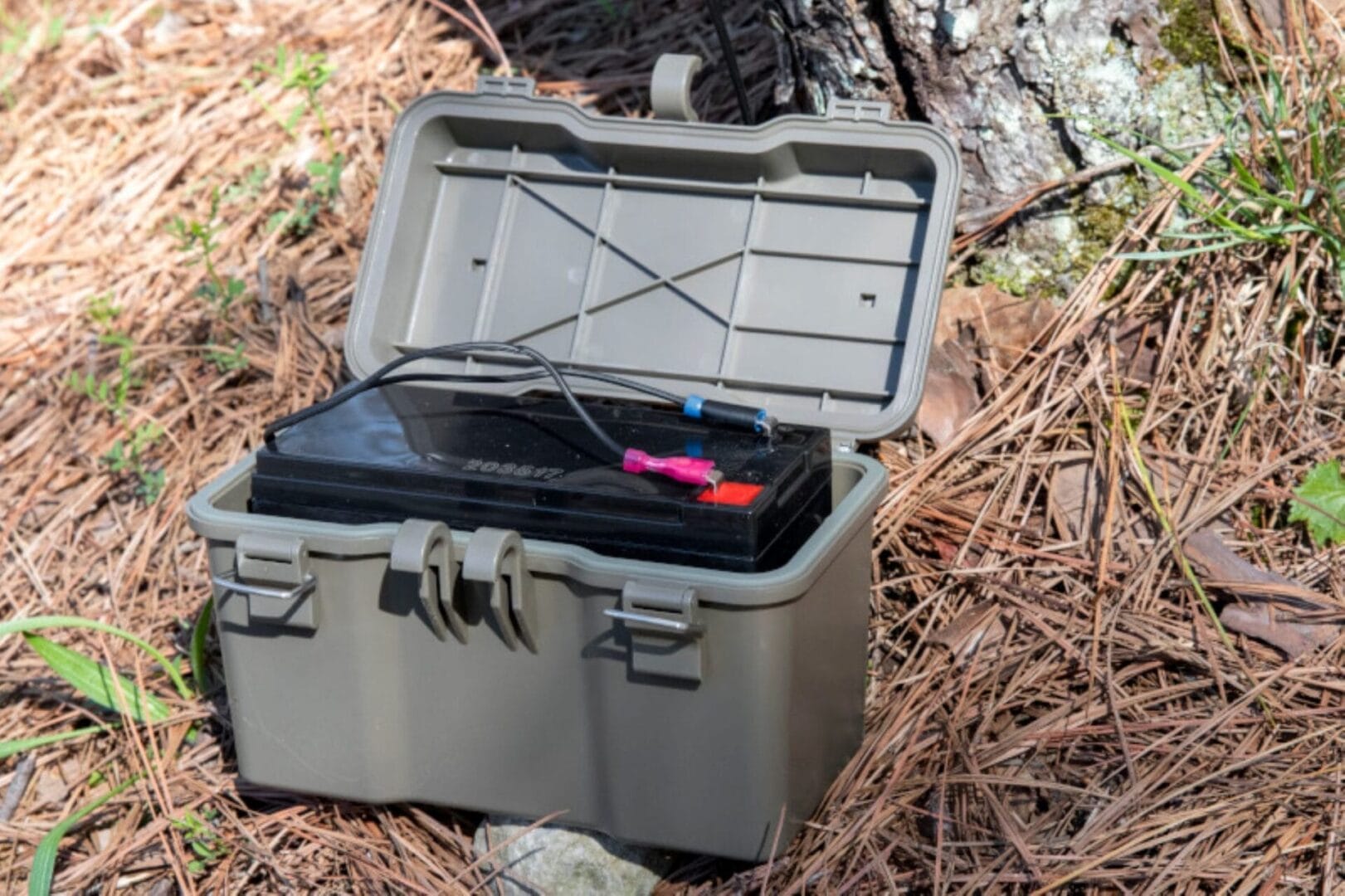 Trail Camera Battery Box - Types and Tips To Choose The Right One!